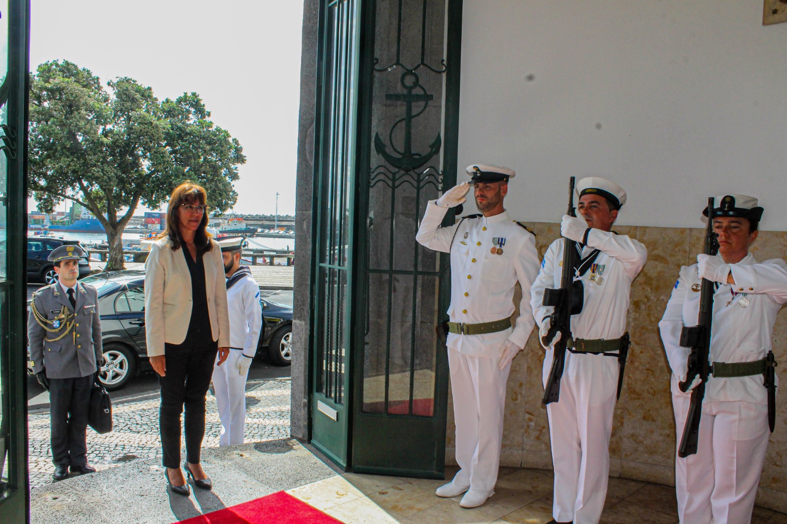 Ministra da Defesa Nacional visita Marinha e Autoridade Marítima ...
