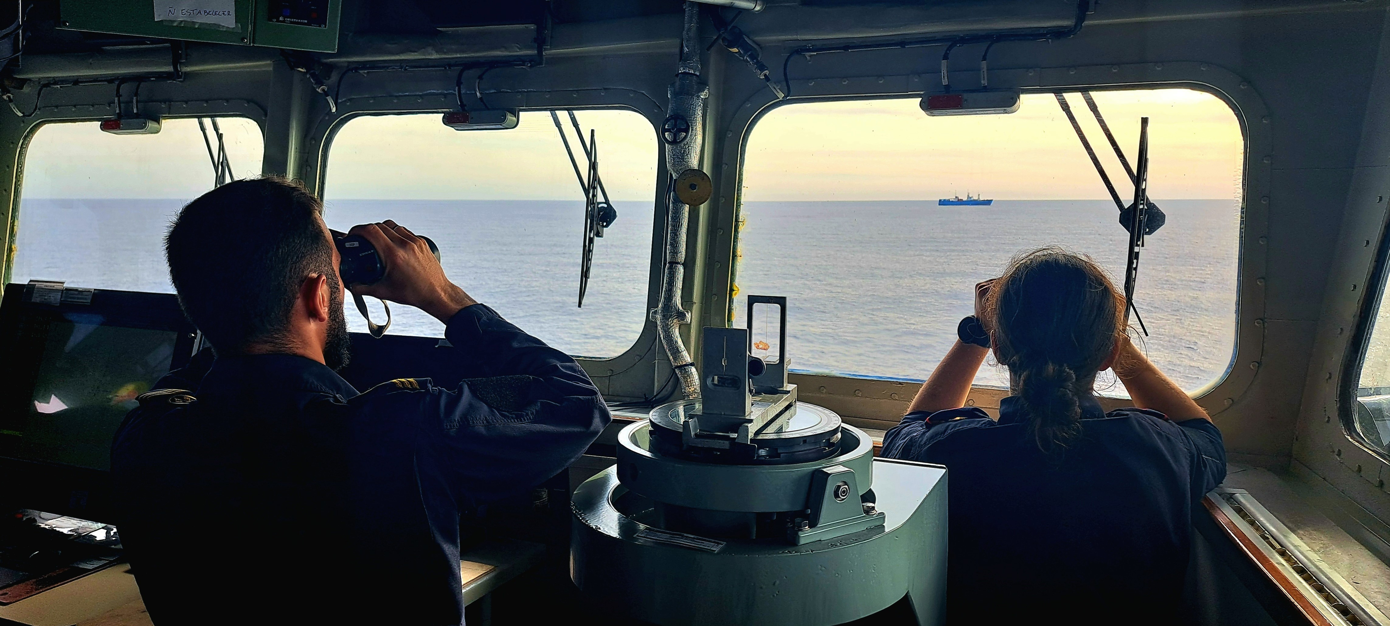 Marinha acompanhou a passagem de navios de investigação russa na costa ...