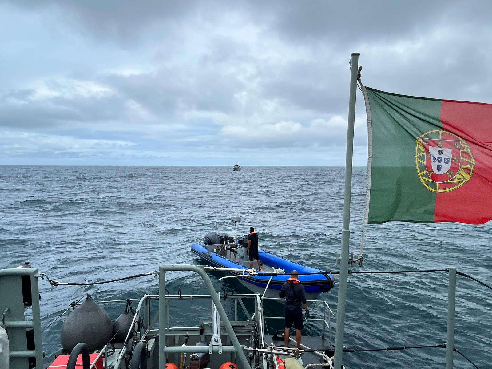 Detetada embarcação de alta velocidade à deriva em Faro