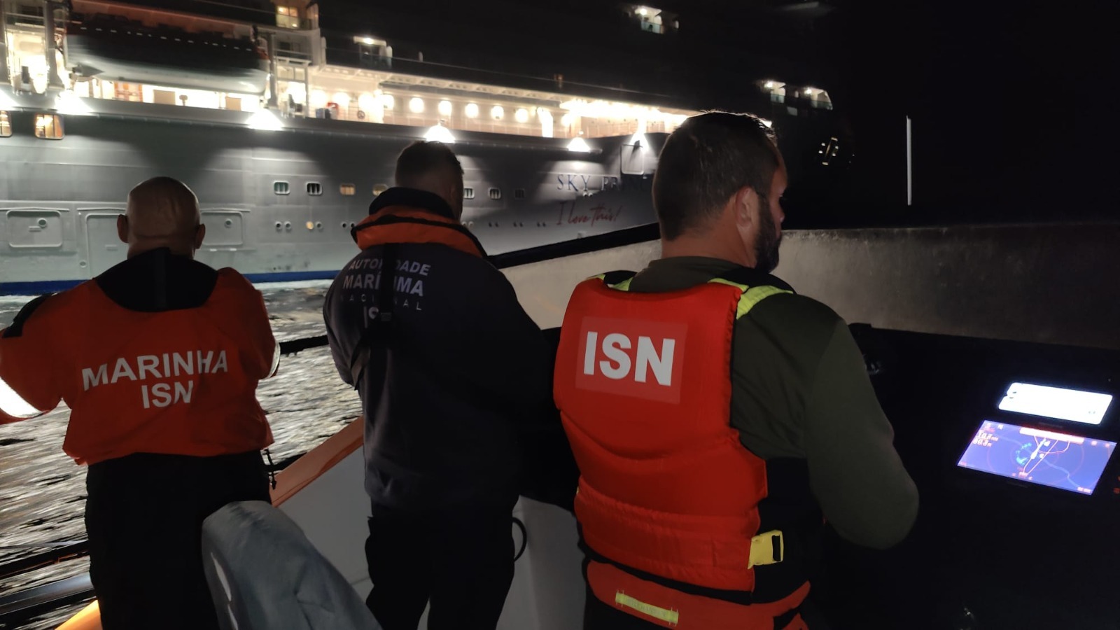 Marinha Portuguesa coordena resgate de passageiro vítima de AVC ao ...