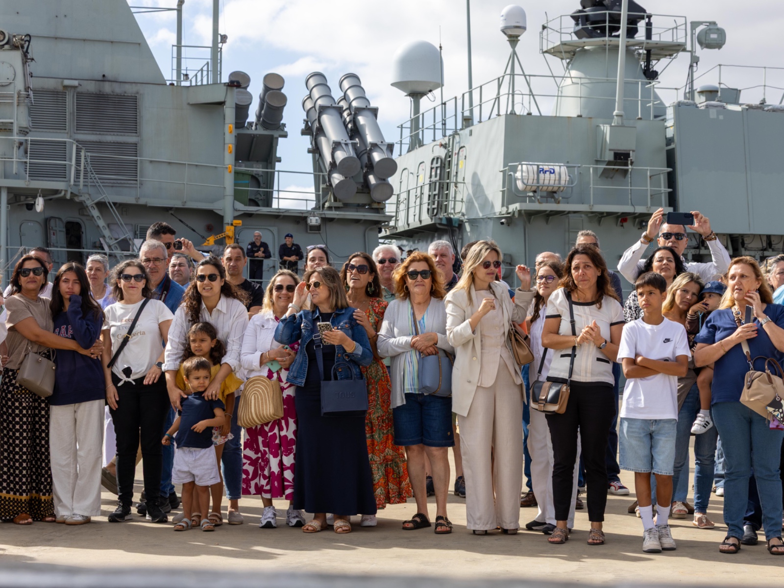 Navio-Escola Sagres larga para Viagem de Instrução