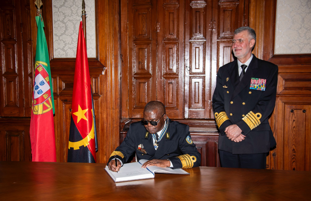 Comandante da Marinha de Guerra Angolana visita a Marinha