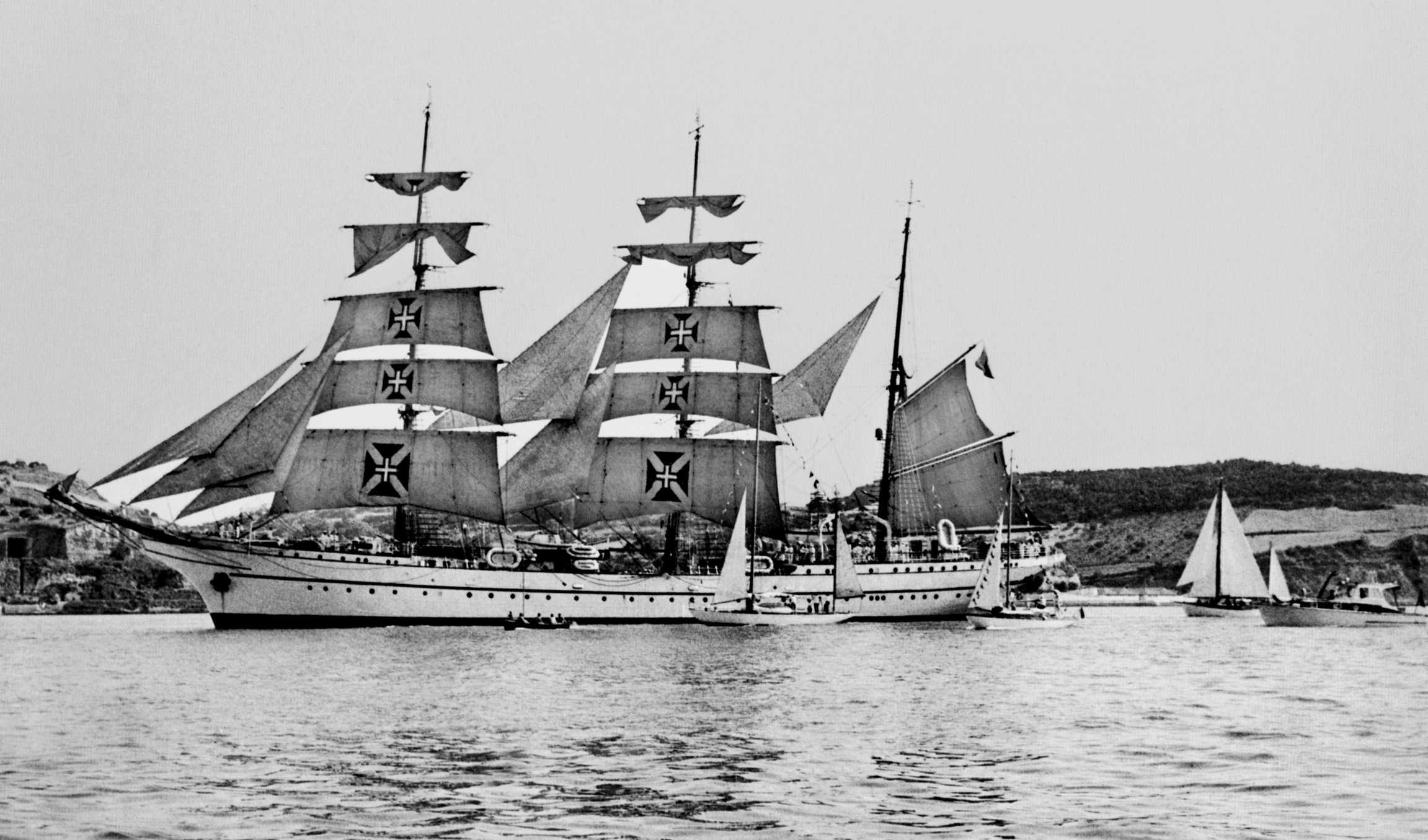 Navio-escola Sagres da Marinha celebra 60 anos com a Bandeira Portuguesa